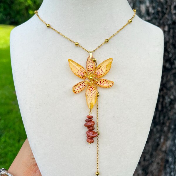 Lily Necklace - Etsy