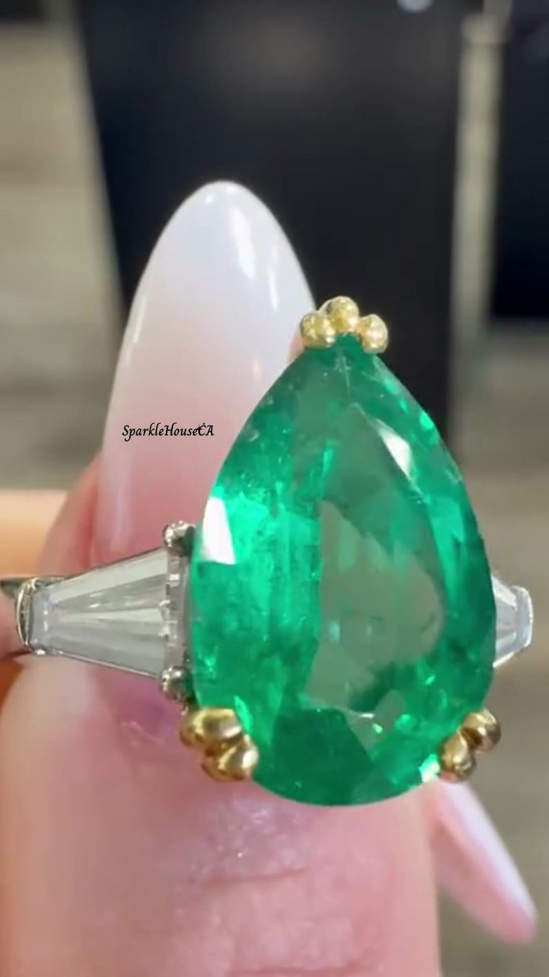 Lab Created Green Pear Cut Gemstone Ring, Vintage Style Baguette Side ...