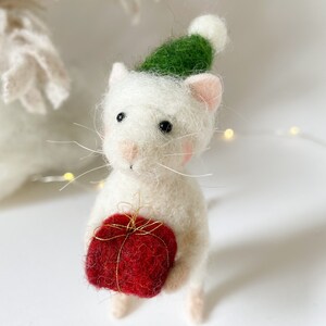 Needle Felted Christmas Mouse With Gift, Holiday Decor, Wool Felted ...