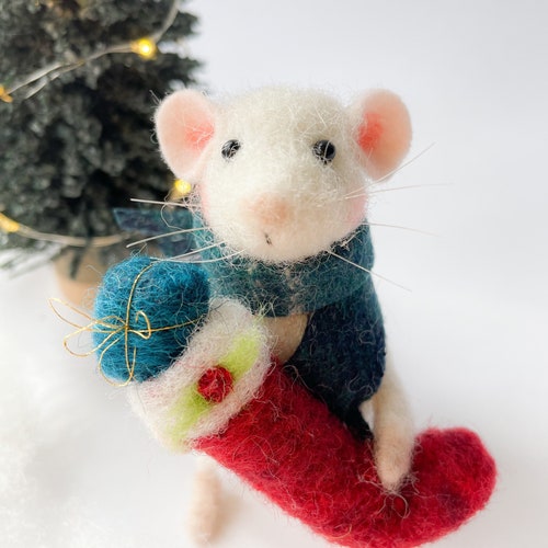 Needle Felted Mouse With Christmas Gift Needle Felted Mouse - Etsy