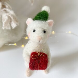 Needle Felted Christmas Mouse With Gift, Holiday Decor, Wool Felted ...