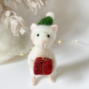 Needle Felted Christmas Mouse With Gift, Holiday Decor, Wool Felted ...