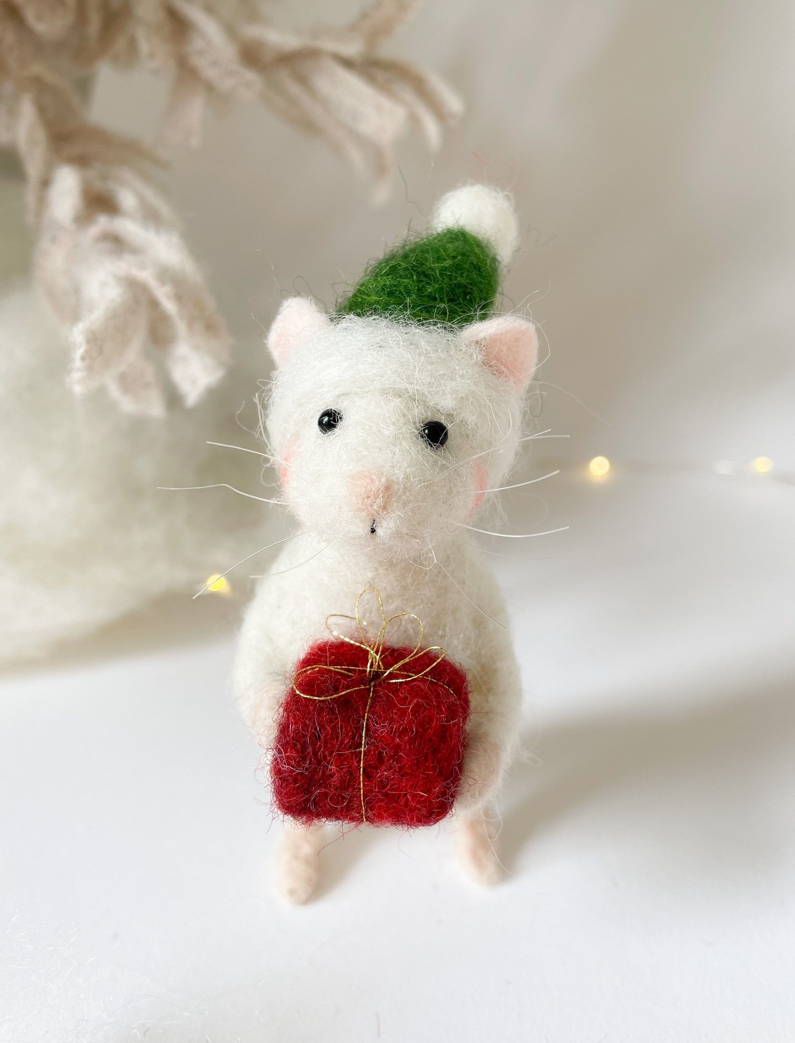 Needle Felted Christmas Mouse With Gift Holiday Decor Wool - Etsy
