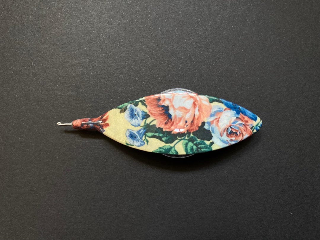 Valerie's Blooms Tatting Shuttle With Two Bobbins - Etsy