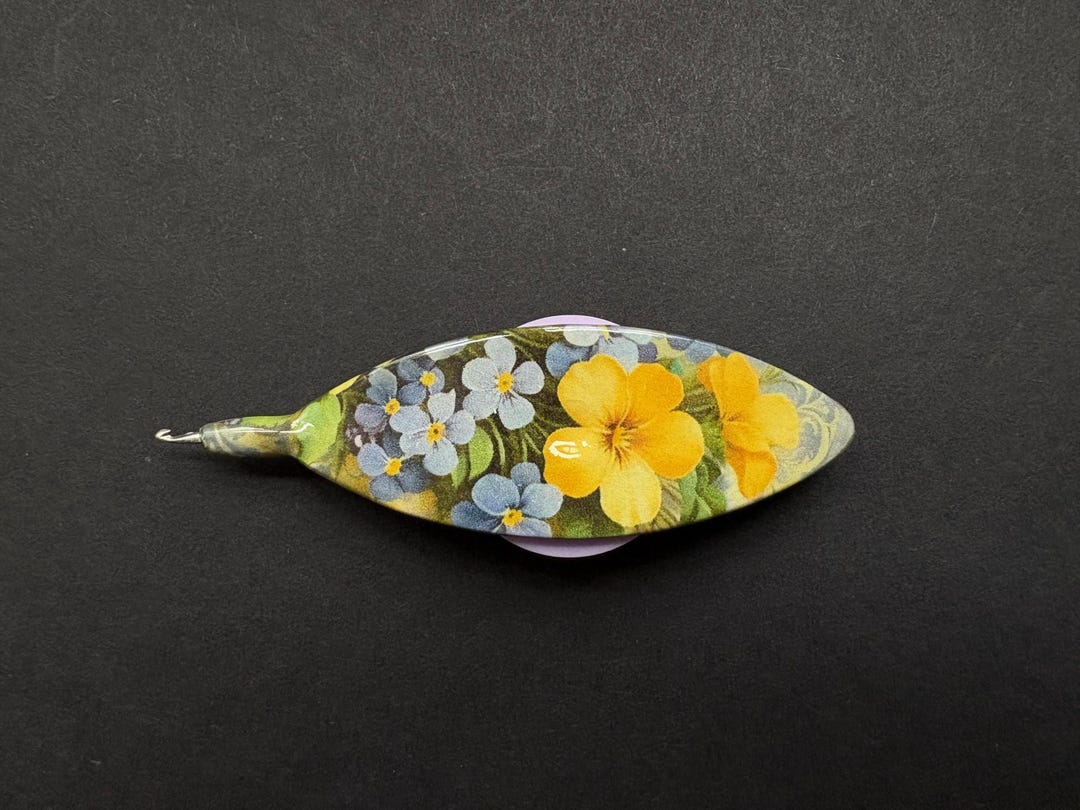 Spring Flowers - Tatting Shuttle With Two Bobbins - Etsy
