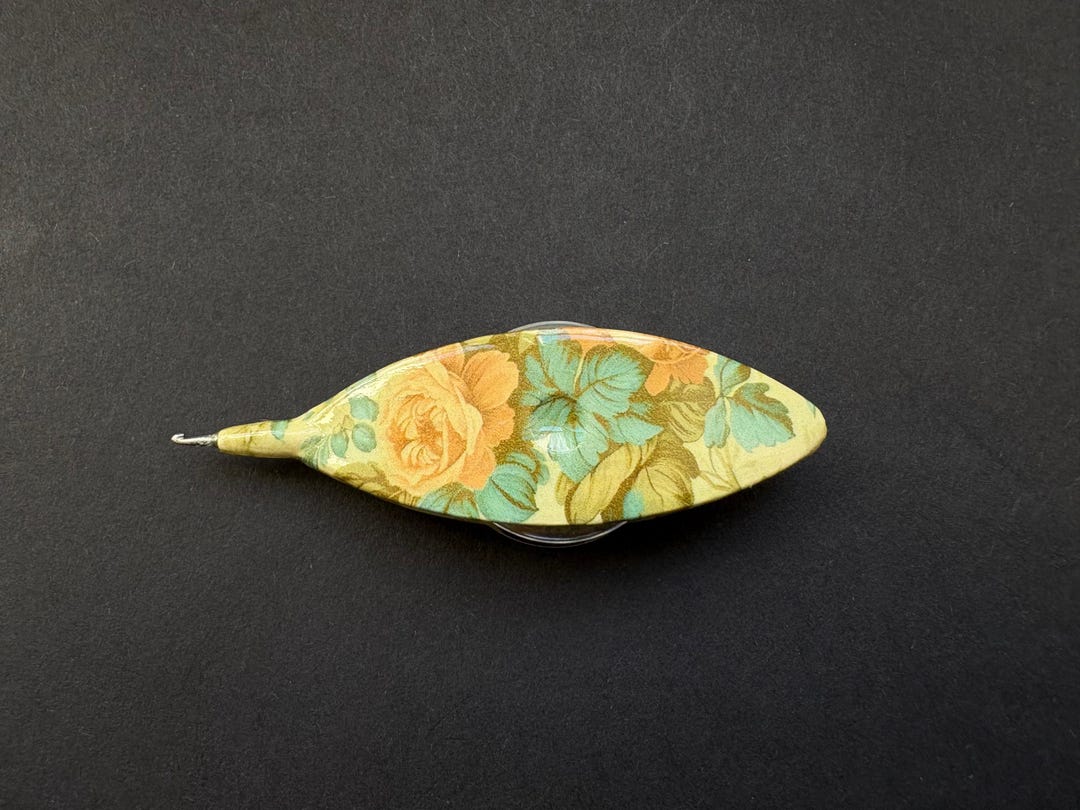 Peachy - Tatting Shuttle With Two Bobbins - Etsy