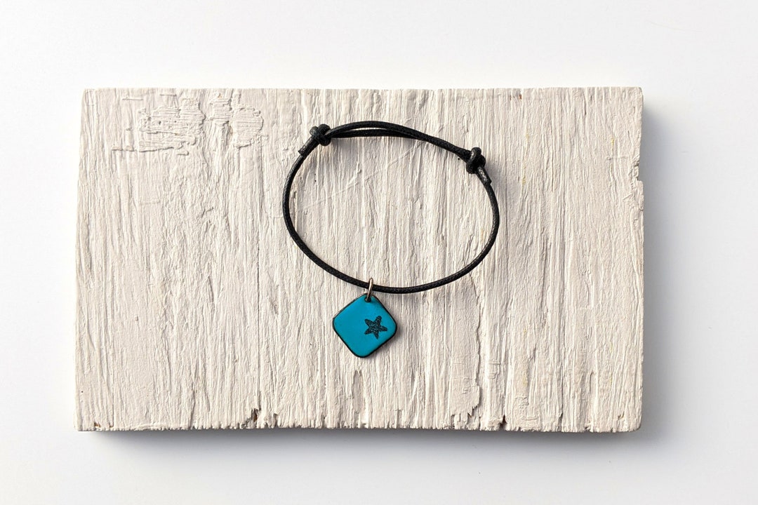 Pulsera de estrella azul turquesa, dije de esmalte sobre cordón negro ...