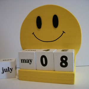 Happy Face Calendar Perpetual Wood Block Yellow Happy Face Retro Decor ...