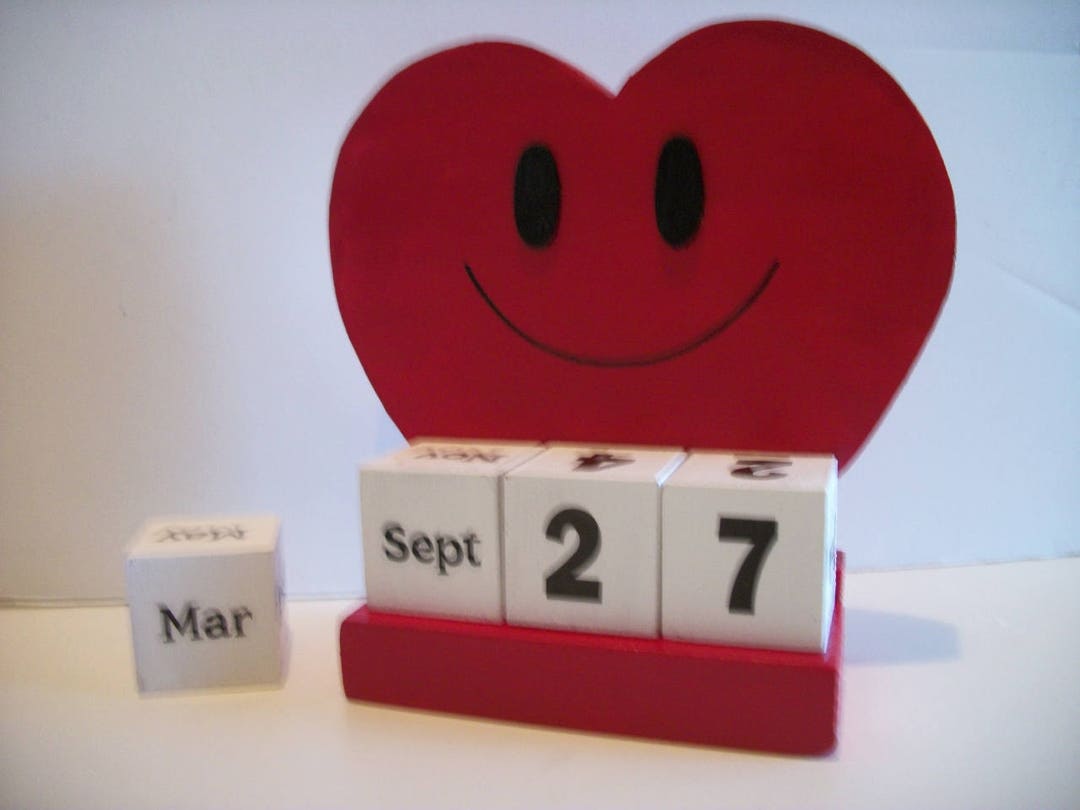 Red Heart Calendar Perpetual Wood Block Calendar Red Smiley Face Decor ...