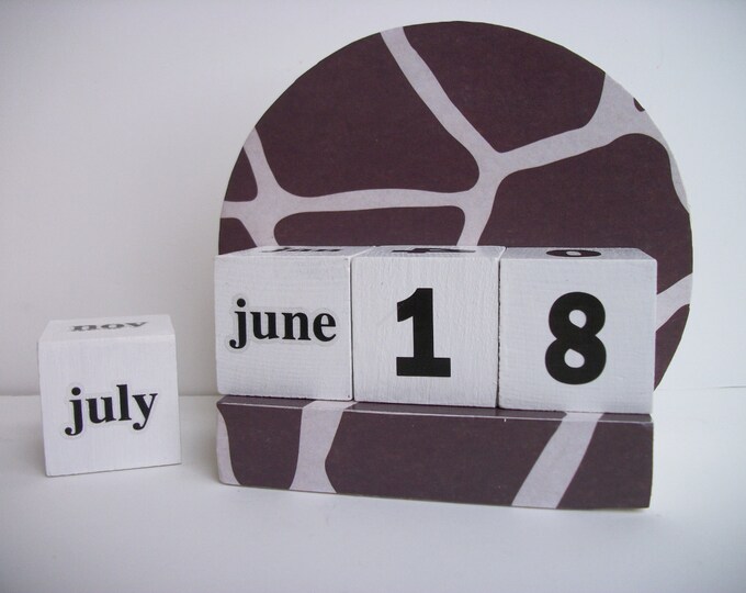 Giraffe Calendar Perpetual Block Calendar Round Wood Brown Tan Giraffe ...