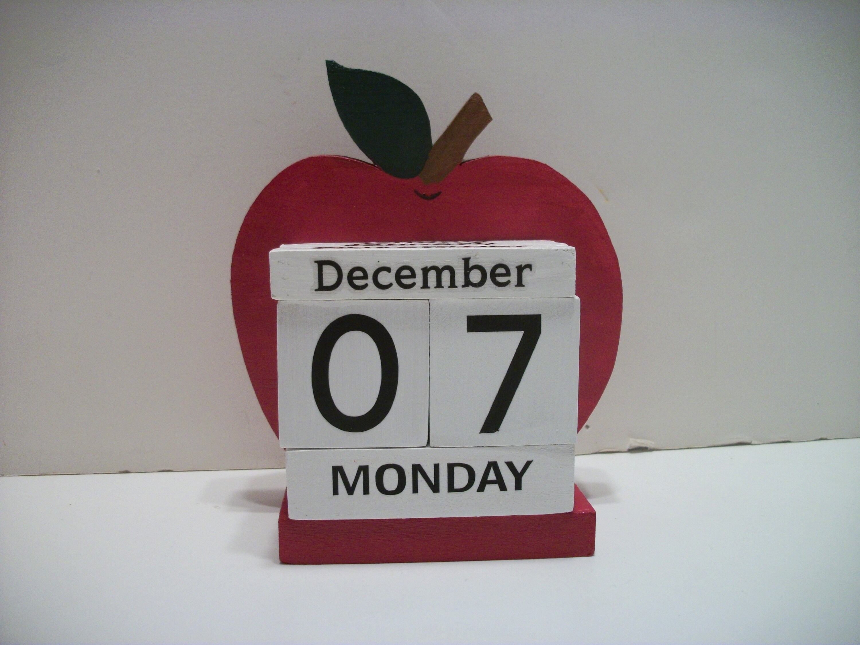 Apple Calendar Perpetual Wood Block Red Apple Decor Teacher Gift - Etsy