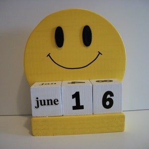 Happy Face Calendar Perpetual Wood Block Yellow Happy Face Retro Decor ...