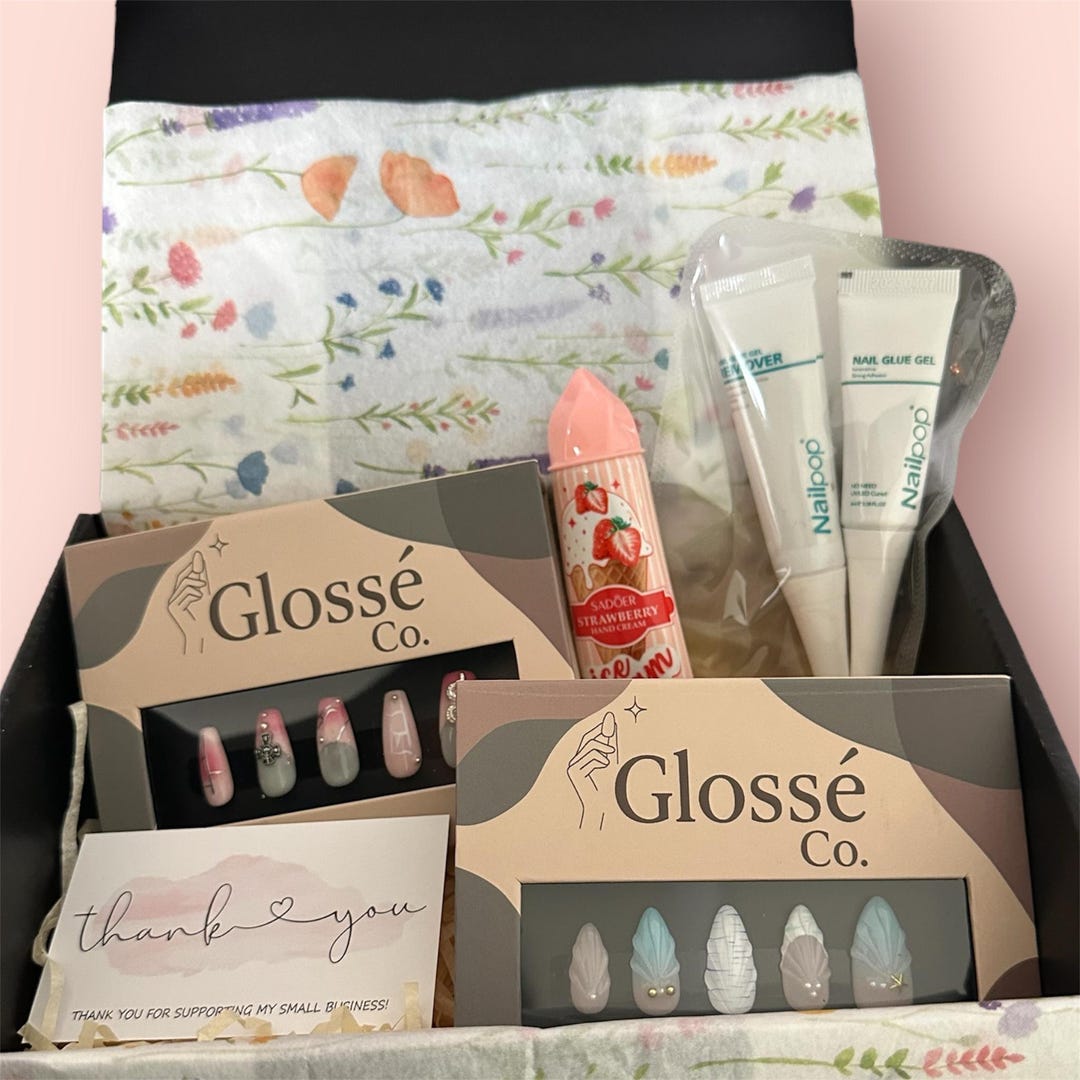 Press-on Nails Gift Set: Handmade Nails, Surprise Accessory & Hand ...