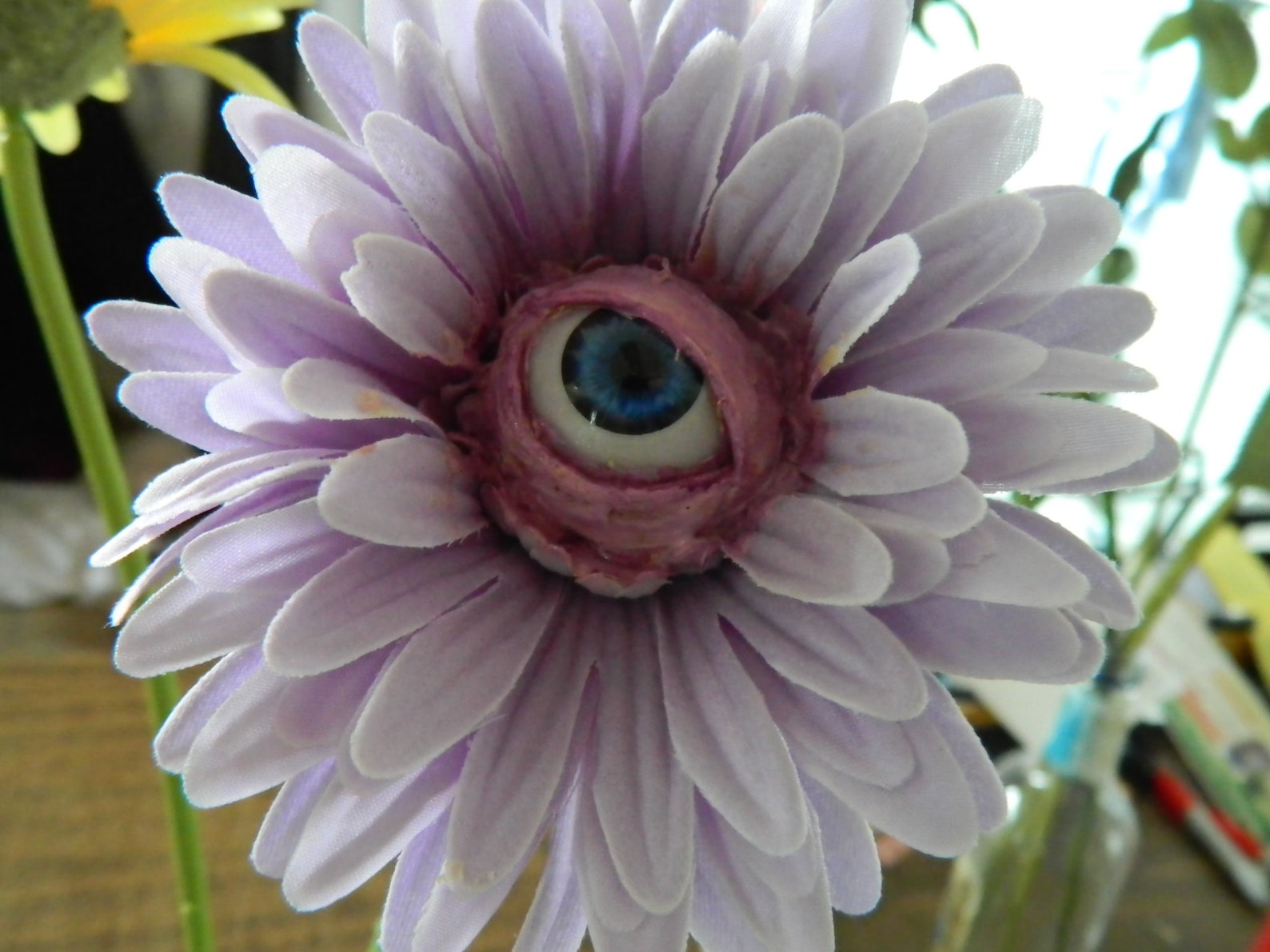 Halloween Prop Freaky Flowers - Silk Flowers With Realistic Acrylic Eye ...