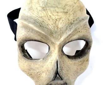 HALLOWEEN Cracked Dolly Face Resin Mask | Etsy