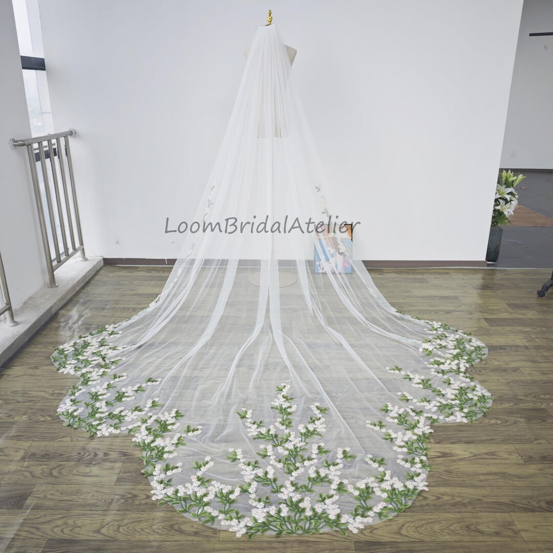 Scalloped Daisy Veil, Plant Fresh Veil, Flowers and Vines Veil Wedding ...