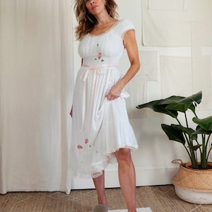 Vintage 50's Laros Ivory White Dreamy Pink Rose Floral Applique Nylon ...