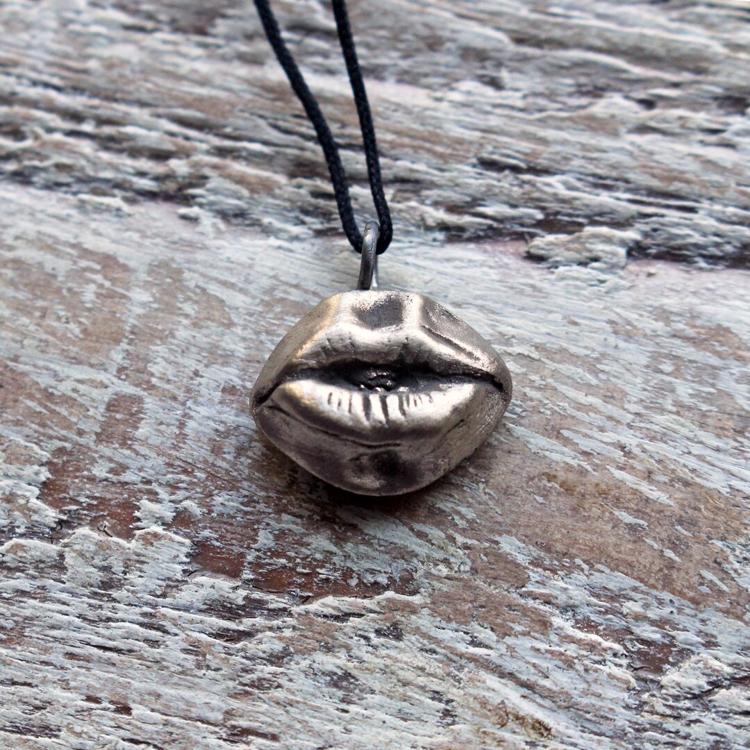 Sweet Lips, Tiny Mouth Pendant Necklace - Etsy