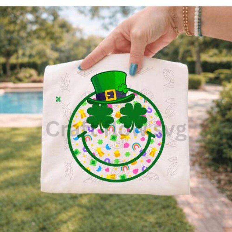 St Patrick's Day Smiley Face Tee Design, Lucky Clover PNG SVG (digital ...