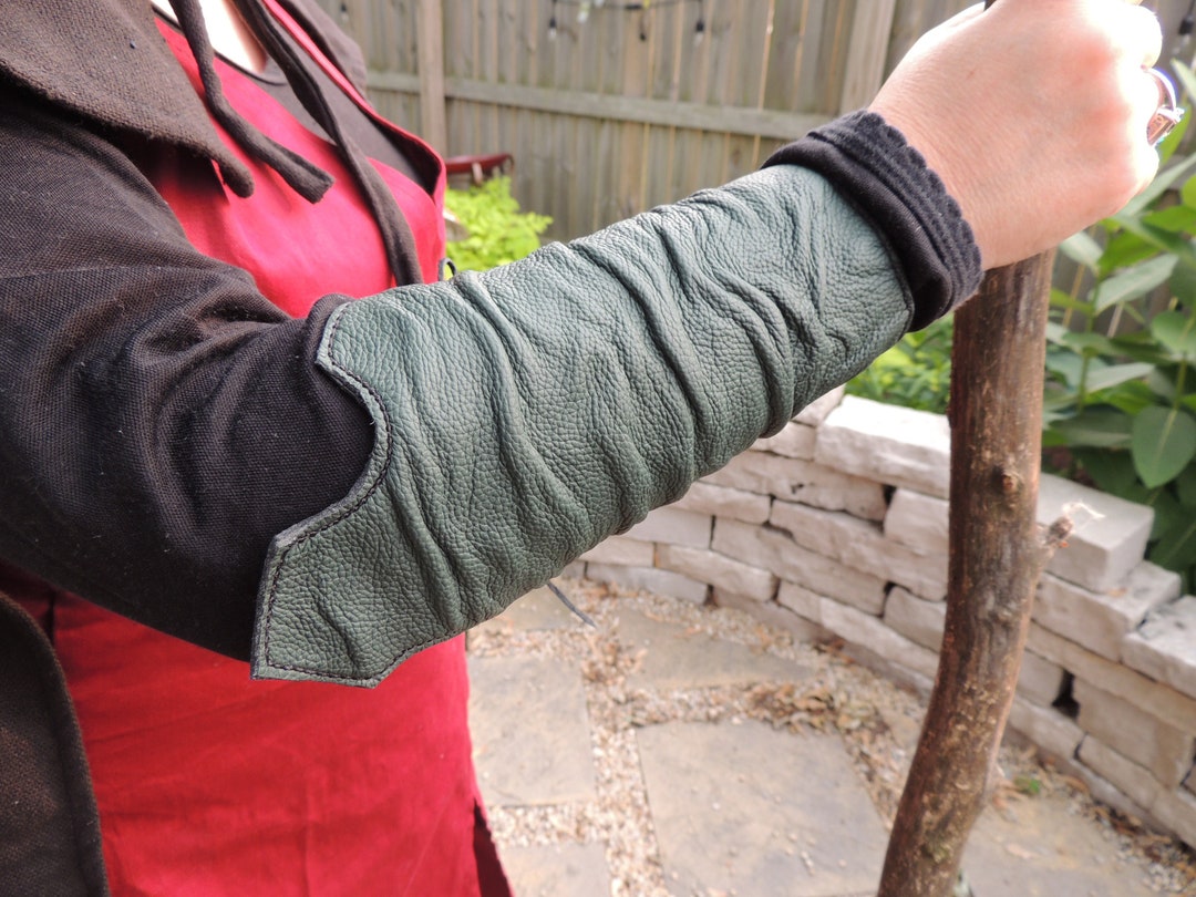 Elf Bracers pair green Leather Genuine Leather - Etsy