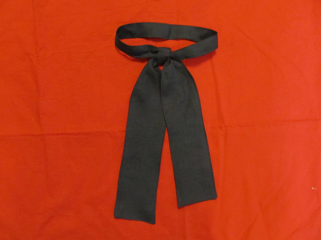 Ascot or Stock Style Cravat - Navy Blue Linen Necktie - Size 18.5