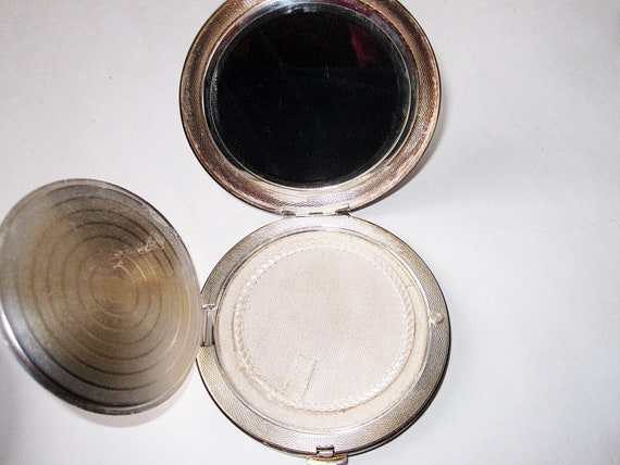 Antique Pewter Face Powder Compact / High Relief Danc… - Gem