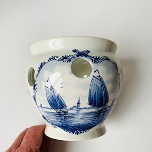 Delft Pottery Strawberry Planterpot/ Hand Painted Blue White Delft Bulb ...