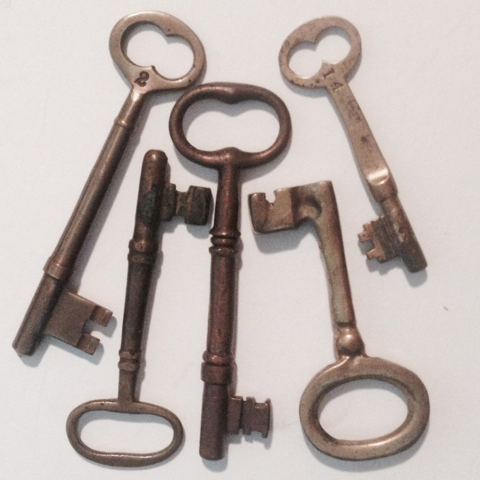 KEYS Five Vintage Brass Keys for Your Collection Or Art - Etsy