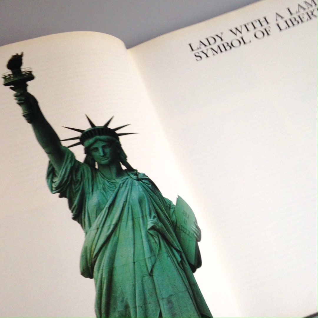 Book, "statue of Liberty", A Gorgeous Hardback Loaded With Details of ...