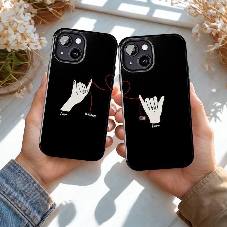 Personalisierte Red String Paar Handyhülle, passendes Love Hand Design ...