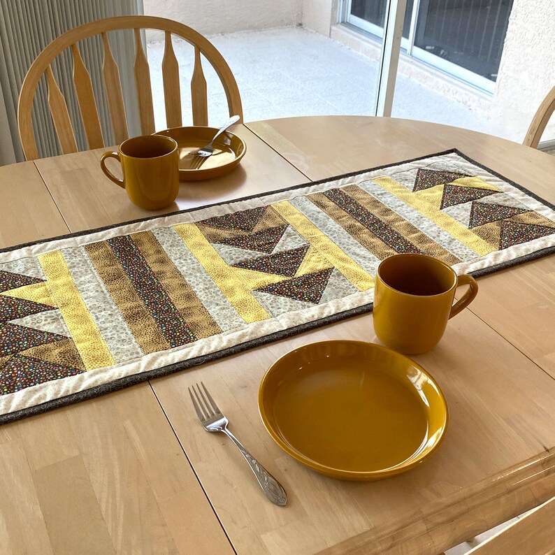 Airport Runway Quilted Table Runner Pattern - Tulip Square Pattern #581 ...