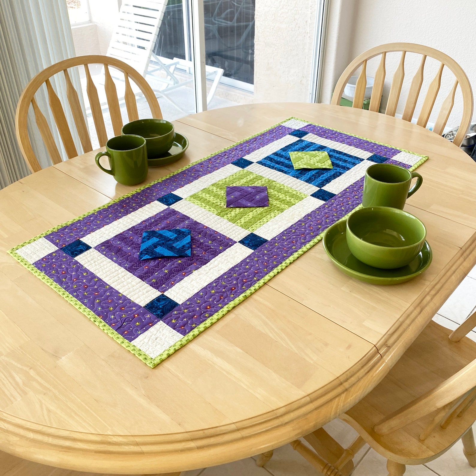 Floating Diamonds Quilted Table Runner Pattern: Tulip Square (mailed ...