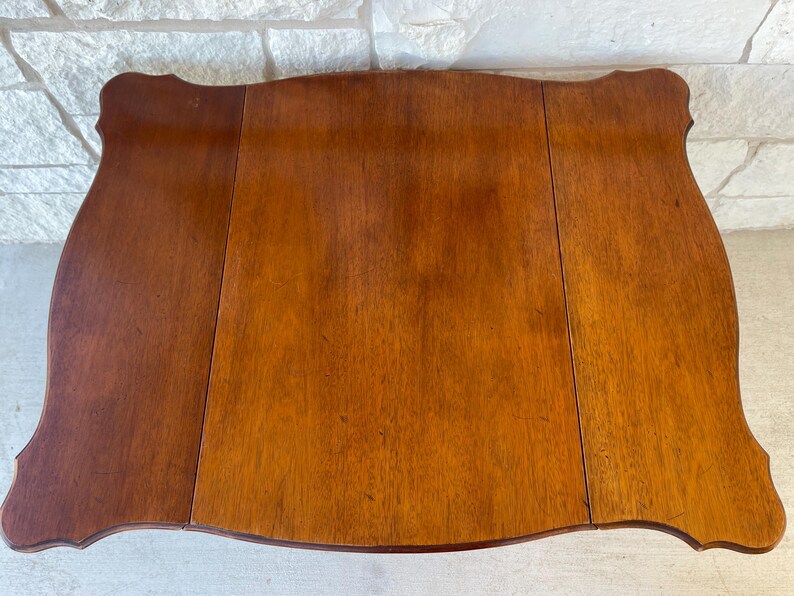 Hekman Drop Leaf Side Table: Pre-antique Chippendale Style Mahogany ...