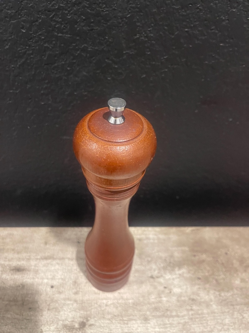 Vintage Leeds Engineering Corp. Wooden Salt Shaker and Pepper Mill Set ...