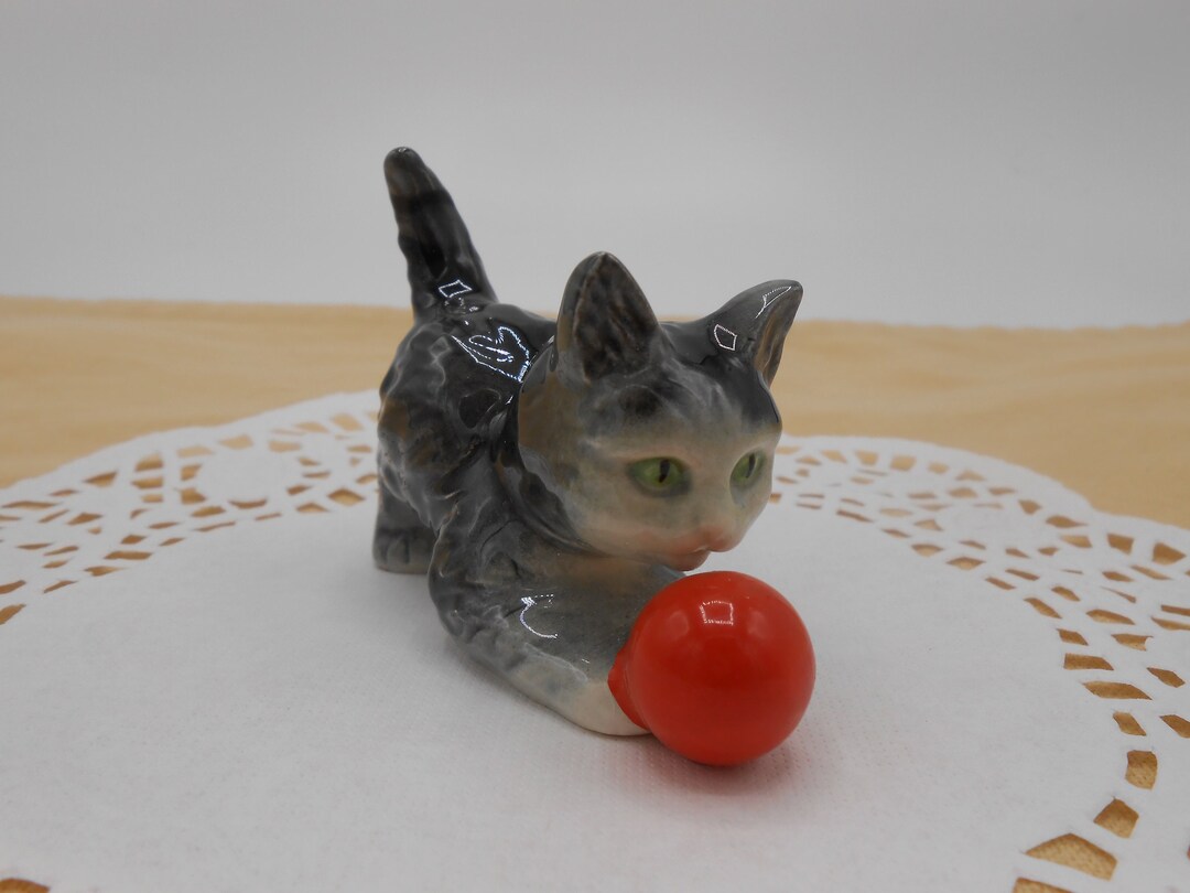 Small Goebel Gray Cat Figurine With Red Ball, Goebel CK364 Grey Cat ...