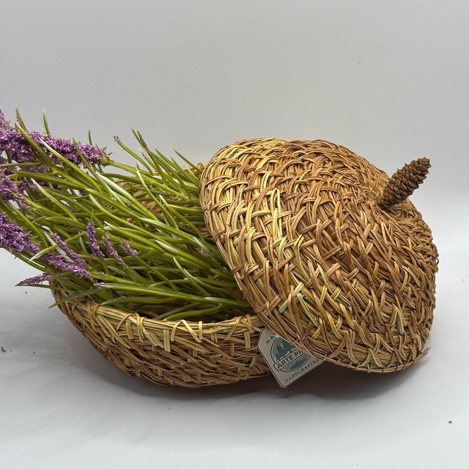 Handwoven Pine Needle Box With Lid and Mini Pinecone Top | Rustic Eco ...