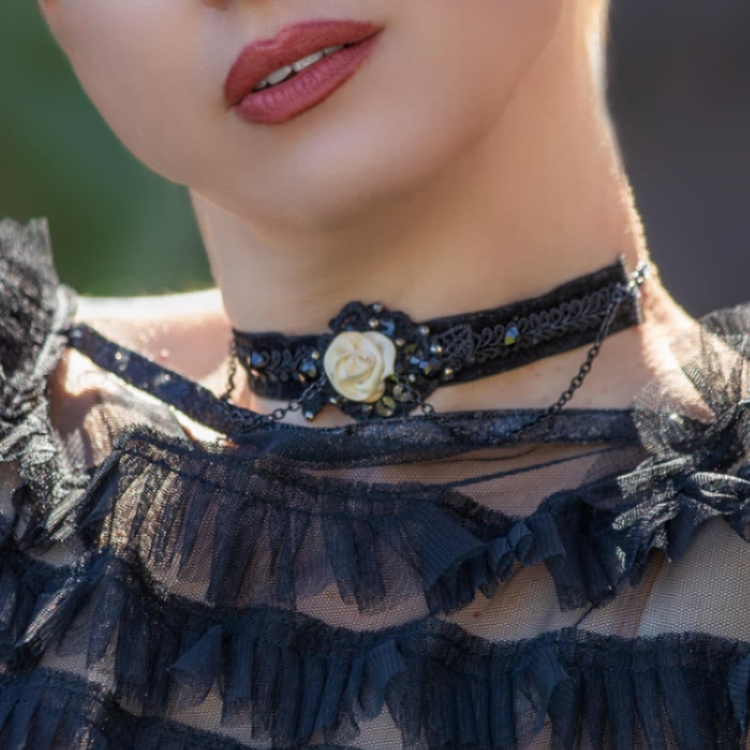 Black Velvet Choker Necklace, White Rose Flower Choker Chain Collar ...