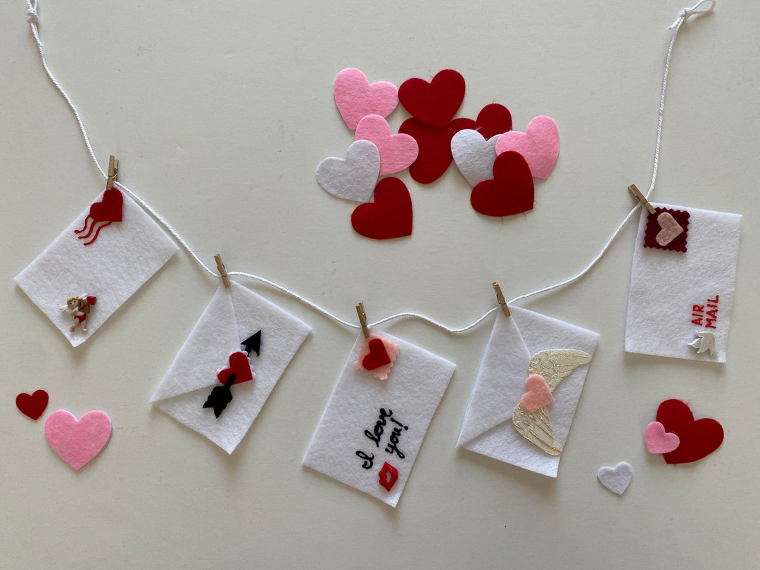 Love Mail Garland Miniature Felt Banner With Envelopes for Valentine’s ...