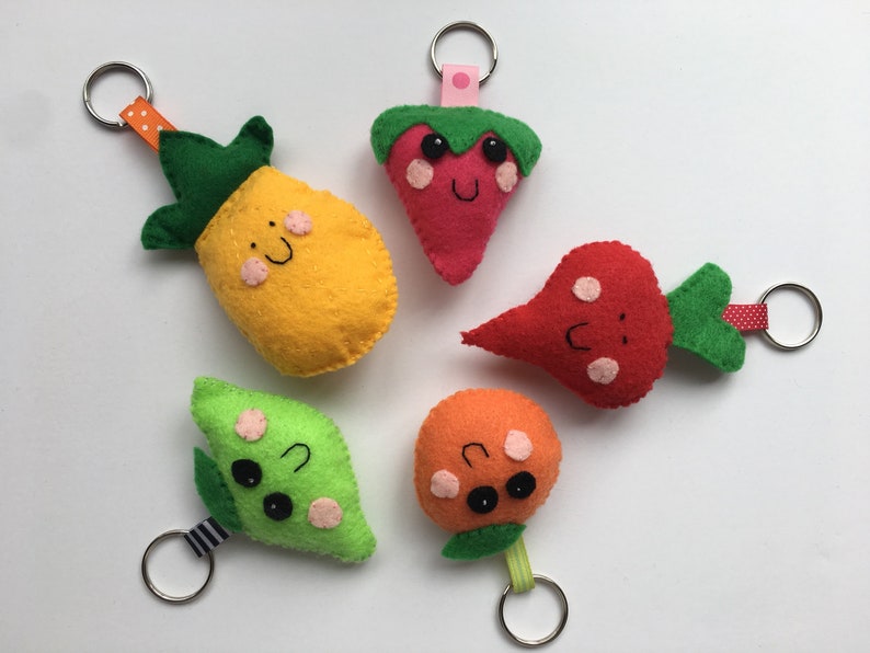 Felt Fruit Keychain: the Happy Strawberry - Etsy