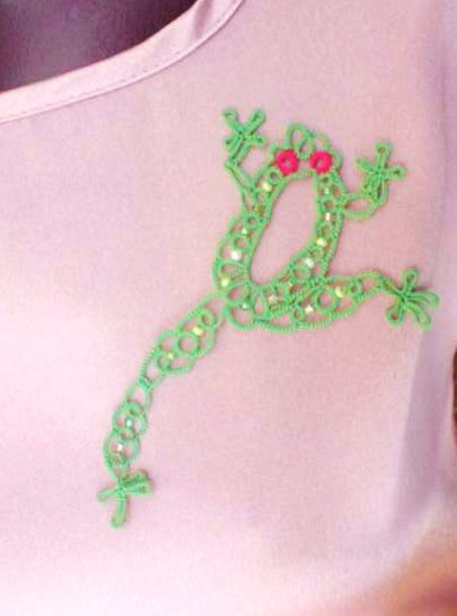 Tatted Lace and Beaded Frog Brooch "being Green" - Etsy