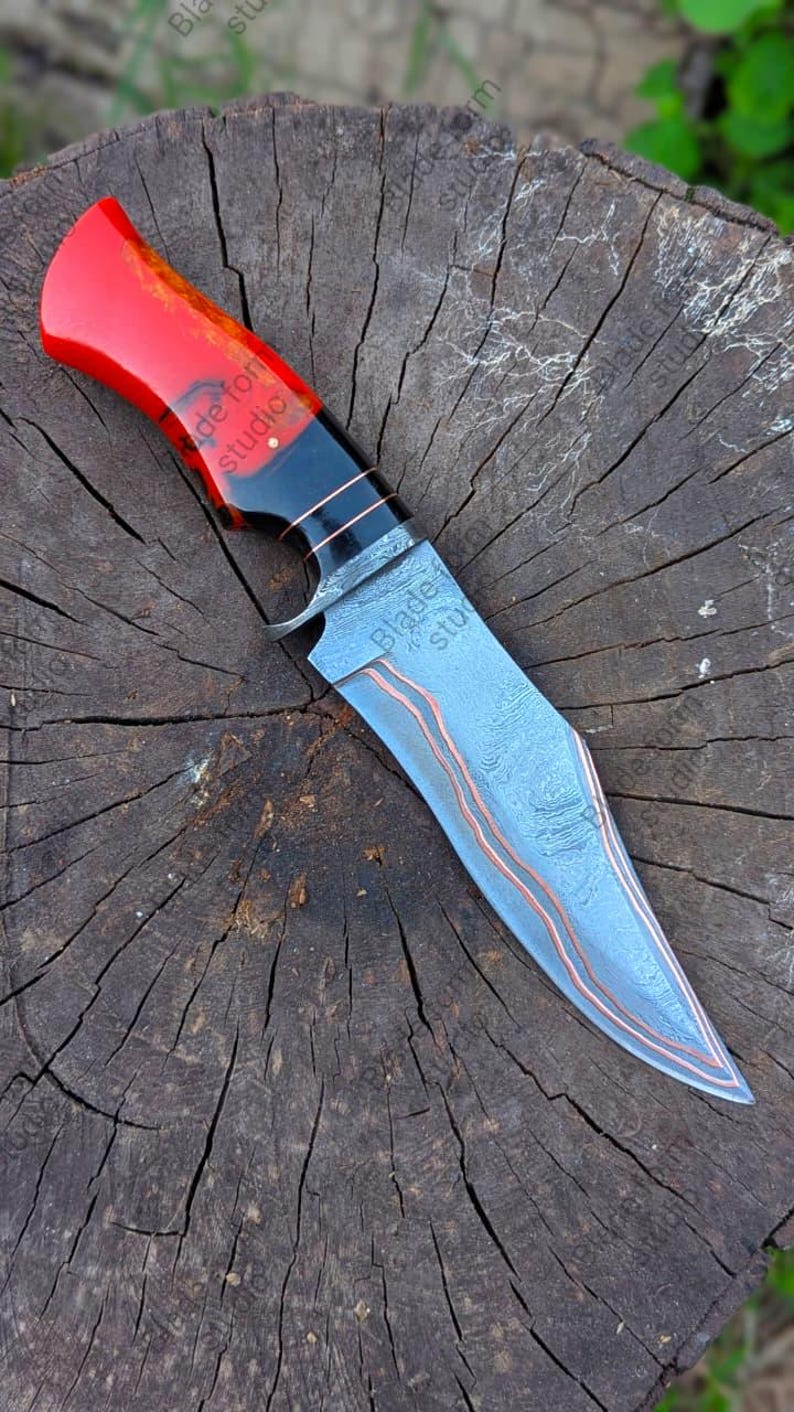 Handmade Damascus Hunting Knife | San Mai Cumai Blade, Red Resin Handle ...