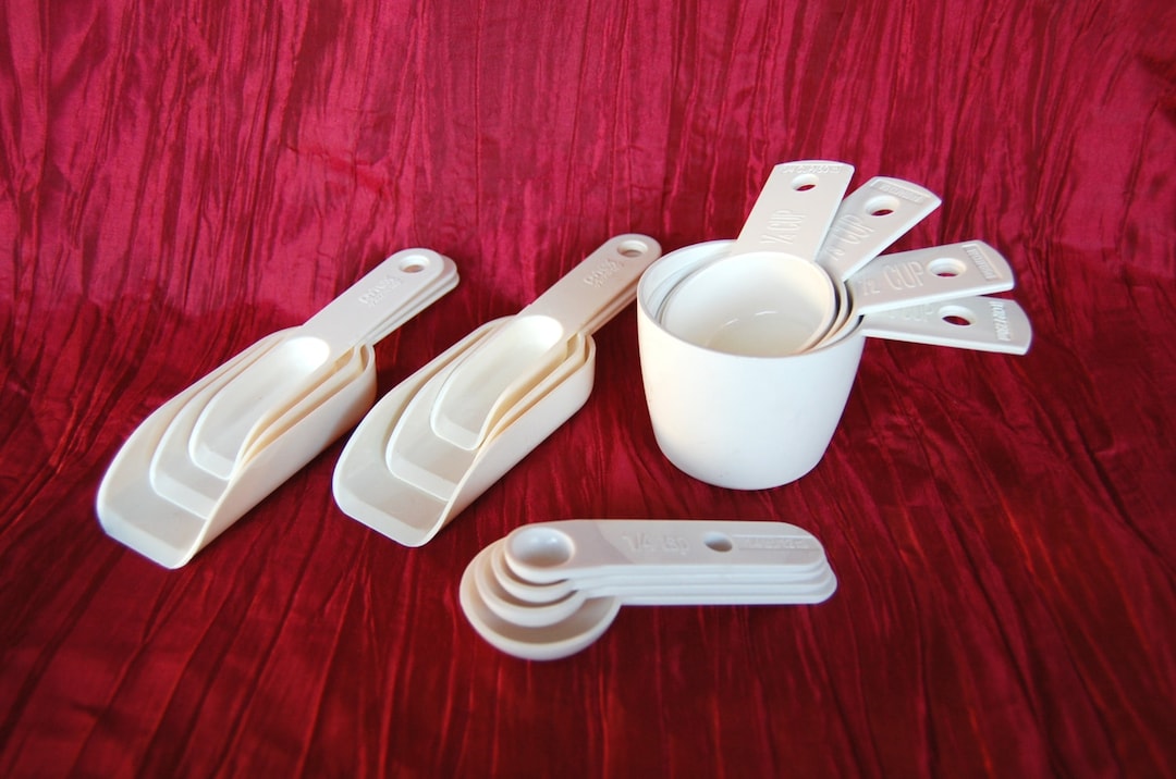 Choice of Vintage Pyrex Accessories Measuring Cups, Measuring Spoons ...