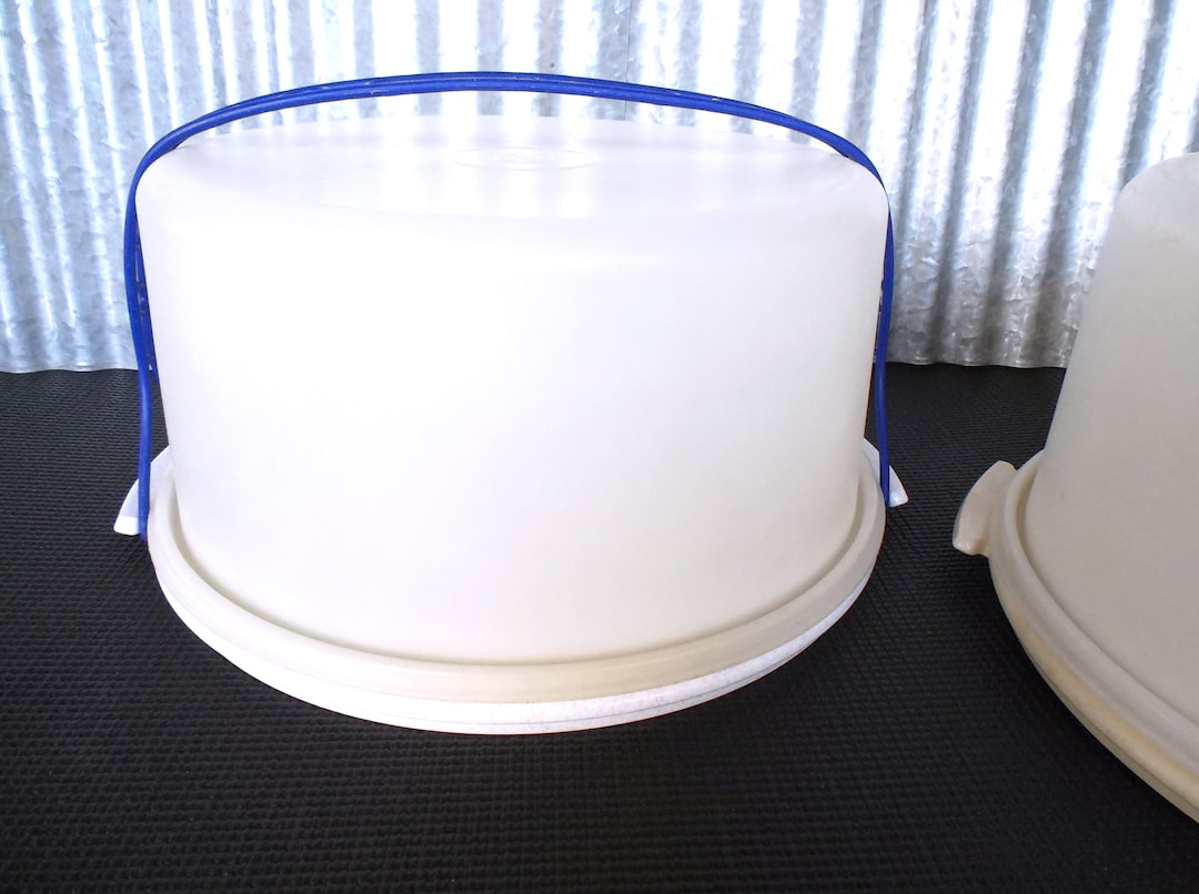 Choice of Vintage Tupperware Maxi Cake Takers, Large Cake Carriers ...