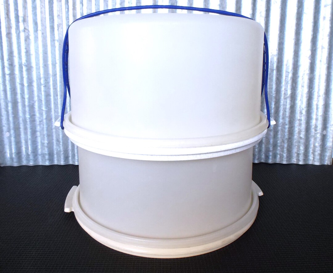 Choice of Vintage Tupperware Maxi Cake Takers, Large Cake Carriers ...