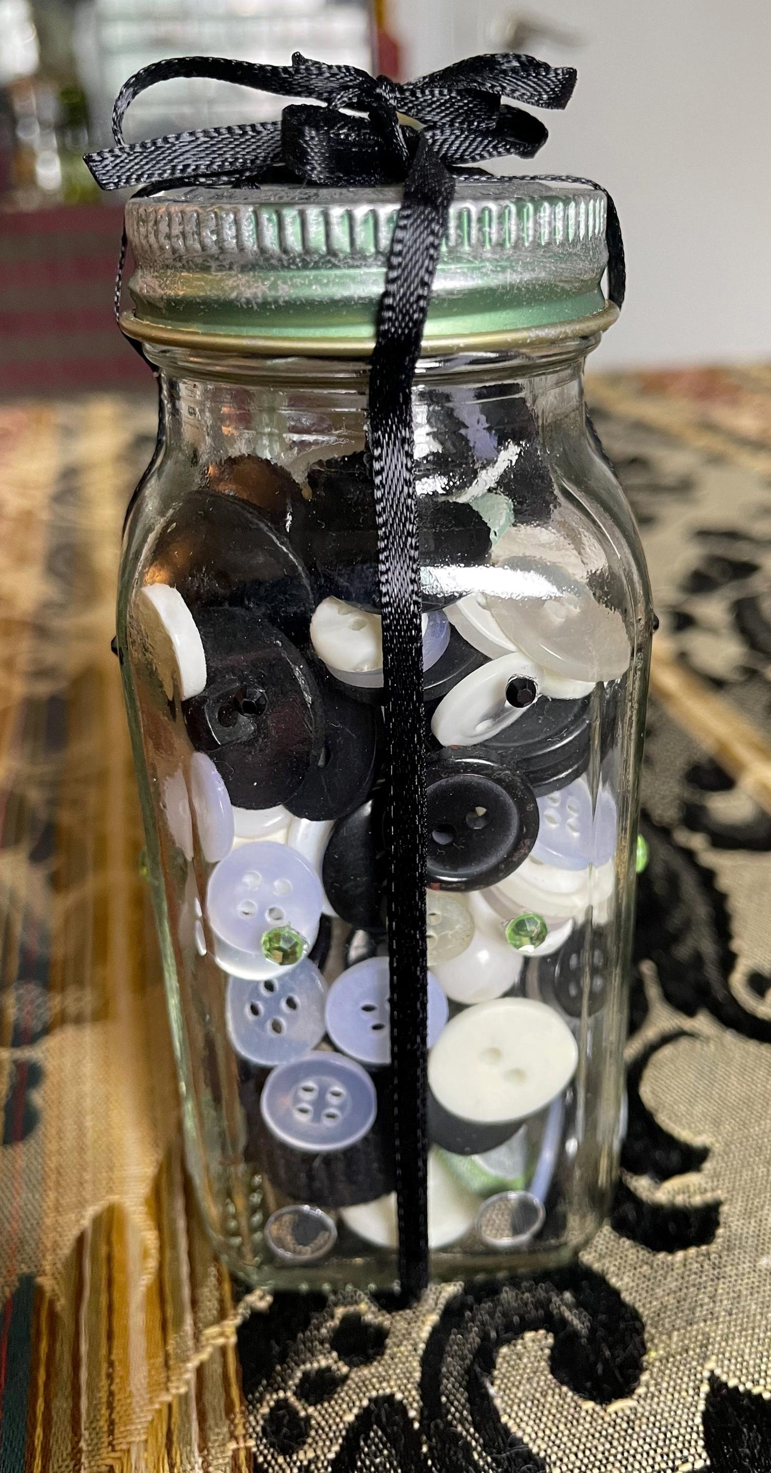 Buttons in a Jar-o Mixed Button Lot Black, White, Clear and Green 3 Oz ...