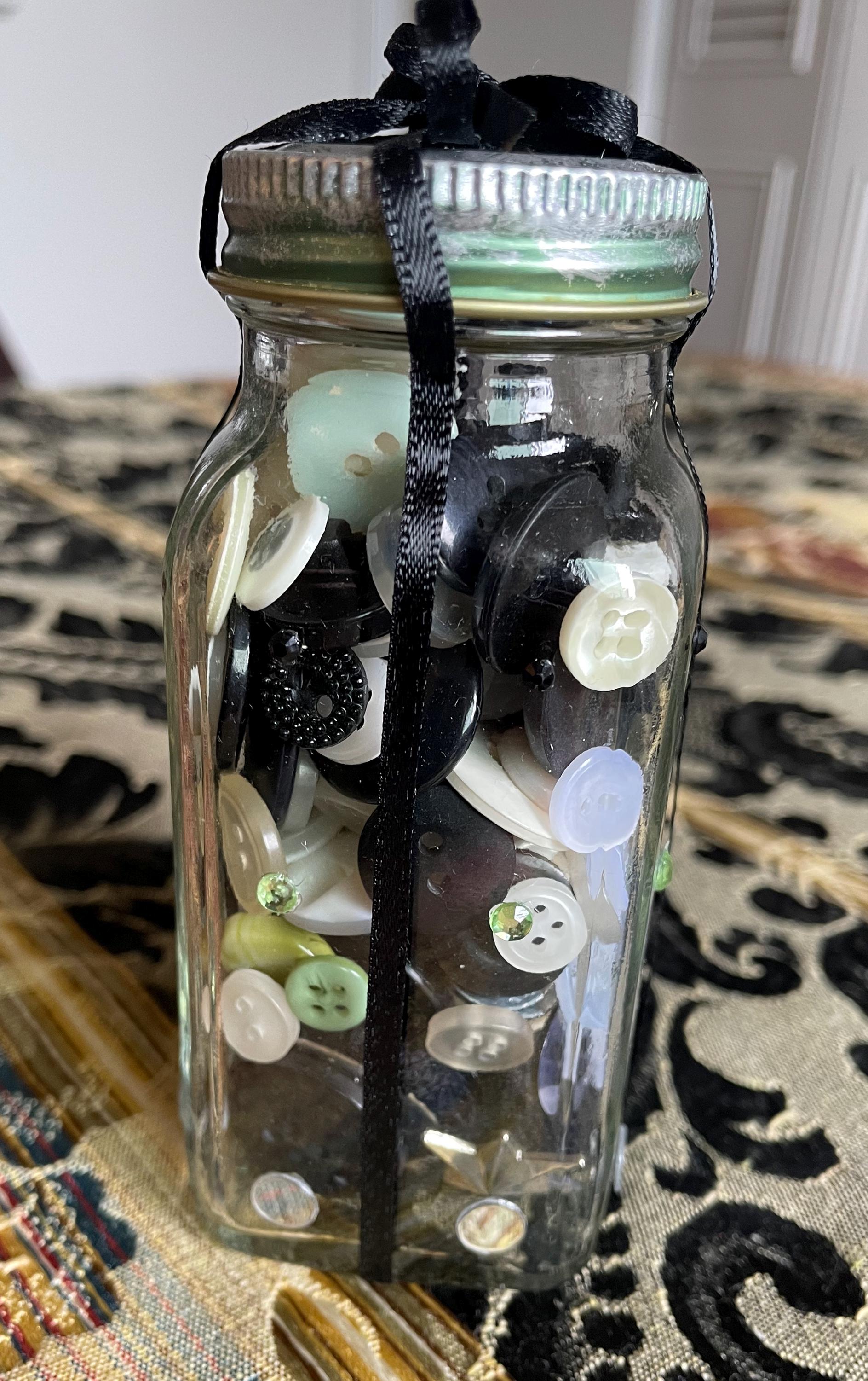 Buttons in a Jar-o Mixed Button Lot Black, White, Clear and Green 3 Oz ...