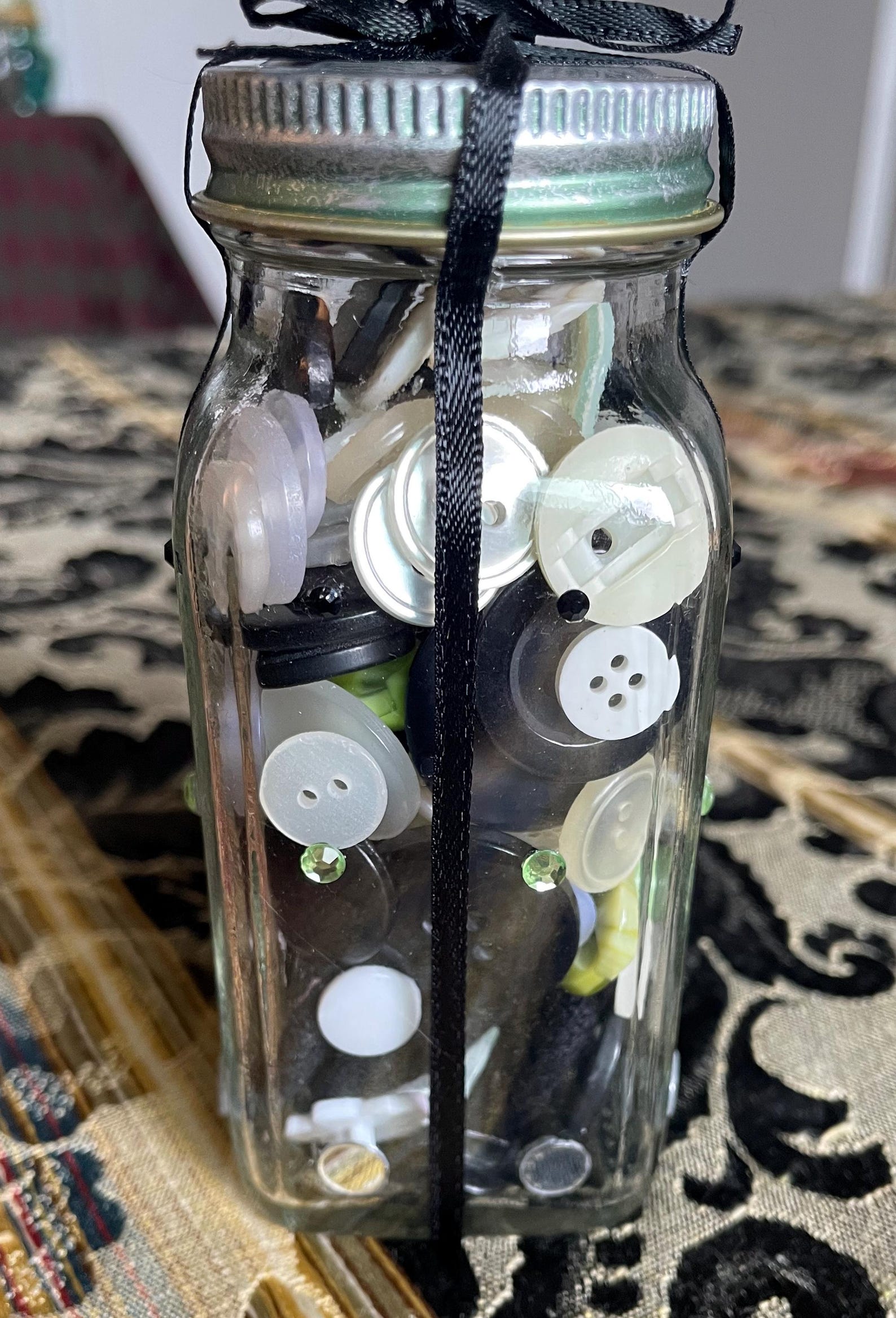 Buttons in a Jar-o Mixed Button Lot Black, White, Clear and Green 3 Oz ...