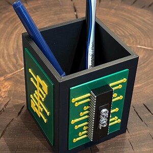The Original Retro Computing Pen and Pencil Holder Featuring a 6502 CPU ...