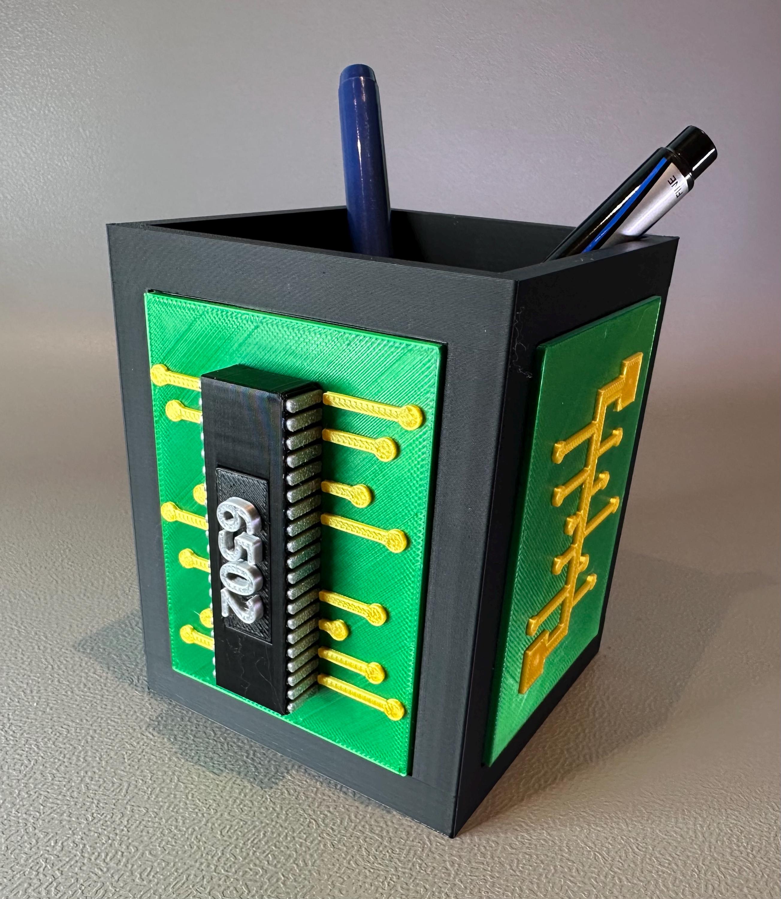The Original Retro Computing Pen and Pencil Holder Featuring a 6502 CPU ...