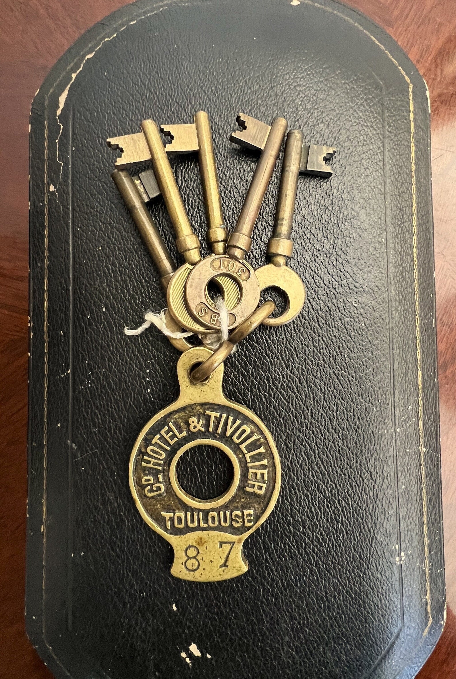FRENCH GRAND HOTEL Fob & Key Skeleton Keys Circa 19OO Toulouse France ...